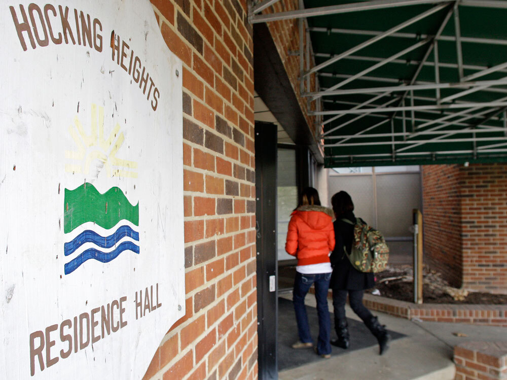 Hocking College Prexy Moves Into Dorm To Counter Racial Threat : The ...