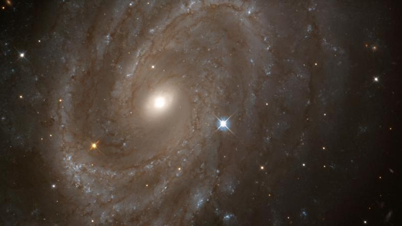 Toward Quantum Gravity? Discrete Space, Dark Energy And The Real Line ...