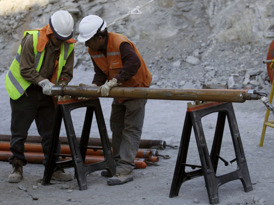 Trapped Chilean Miners Have A Window To The World That Is 3.18 Inches ...