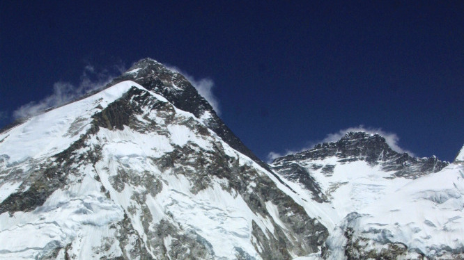 Now Official: Internet Is Everywhere. 3G Network Now Covers Mt. Everest ...