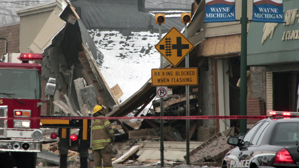 Last Body Pulled, Hundreds Evacuated After Michigan Explosion : The Two ...