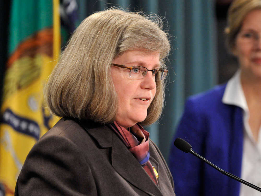 Holly Petraeus: An Army Wife Takes Command : NPR