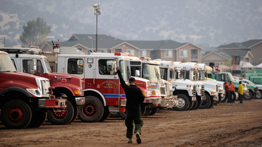 Fire Crews Gain Ground As Winds Drop In Arizona : NPR
