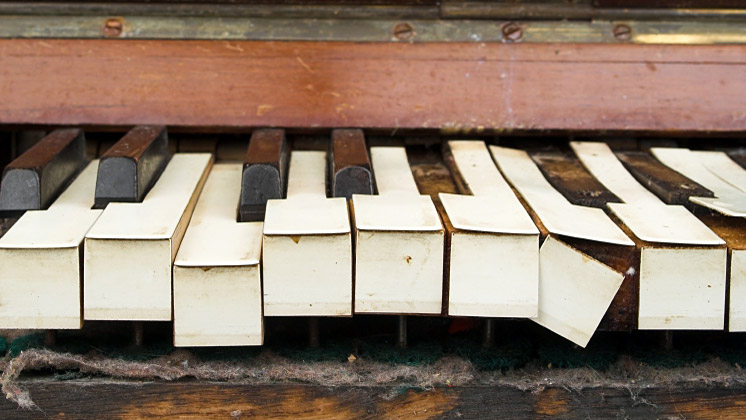 Concert Calamities: When Bad Things Happen To Good Musicians ...