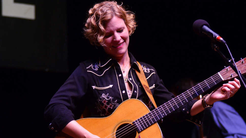 Catie Curtis On Mountain Stage : NPR