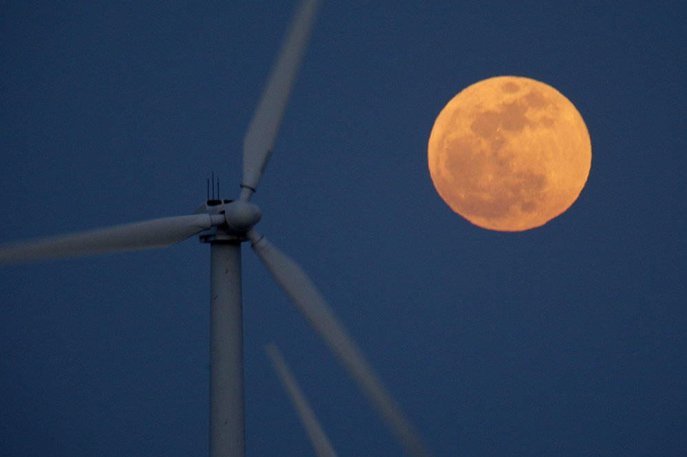 Pictures Of The Supermoon, As The Whole World Saw It | NCPR News