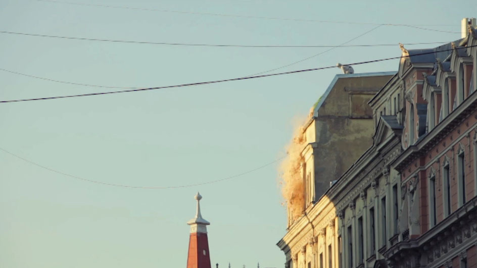 Instant Christmas? A Snowless Snowstorm Turns Downtown Snowy White ...