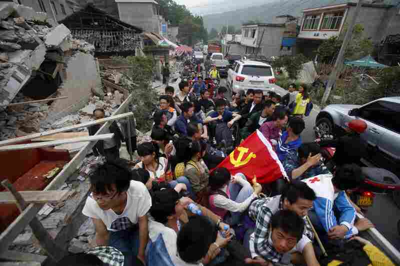 Battling Obstacles, Chinese Relief Crews Seek Quake Victims : The Two ...