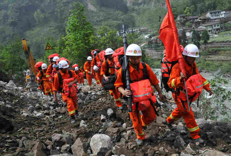 Battling Obstacles, Chinese Relief Crews Seek Quake Victims : The Two ...