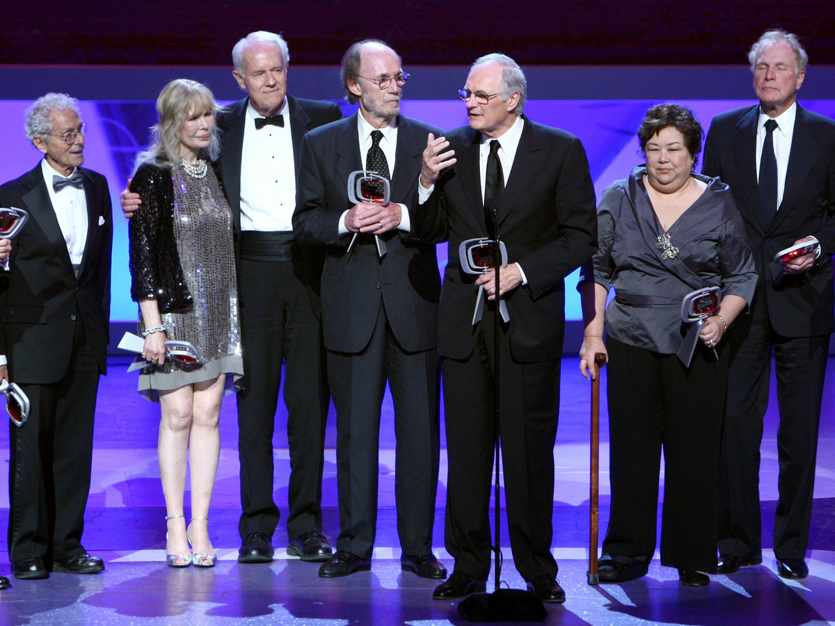Allan Arbus, Who Played Psychiatrist On TV's 'M.A.S.H.,' Dies At 95 ...
