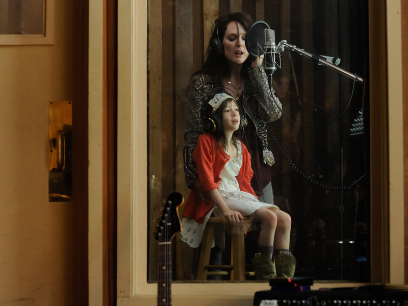 Movie Review - 'What Maisie Knew' - A Modern 'Maisie,' Still Yoked To ...