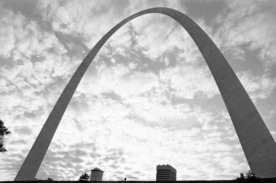 St Louis Arch Keystone | semashow.com