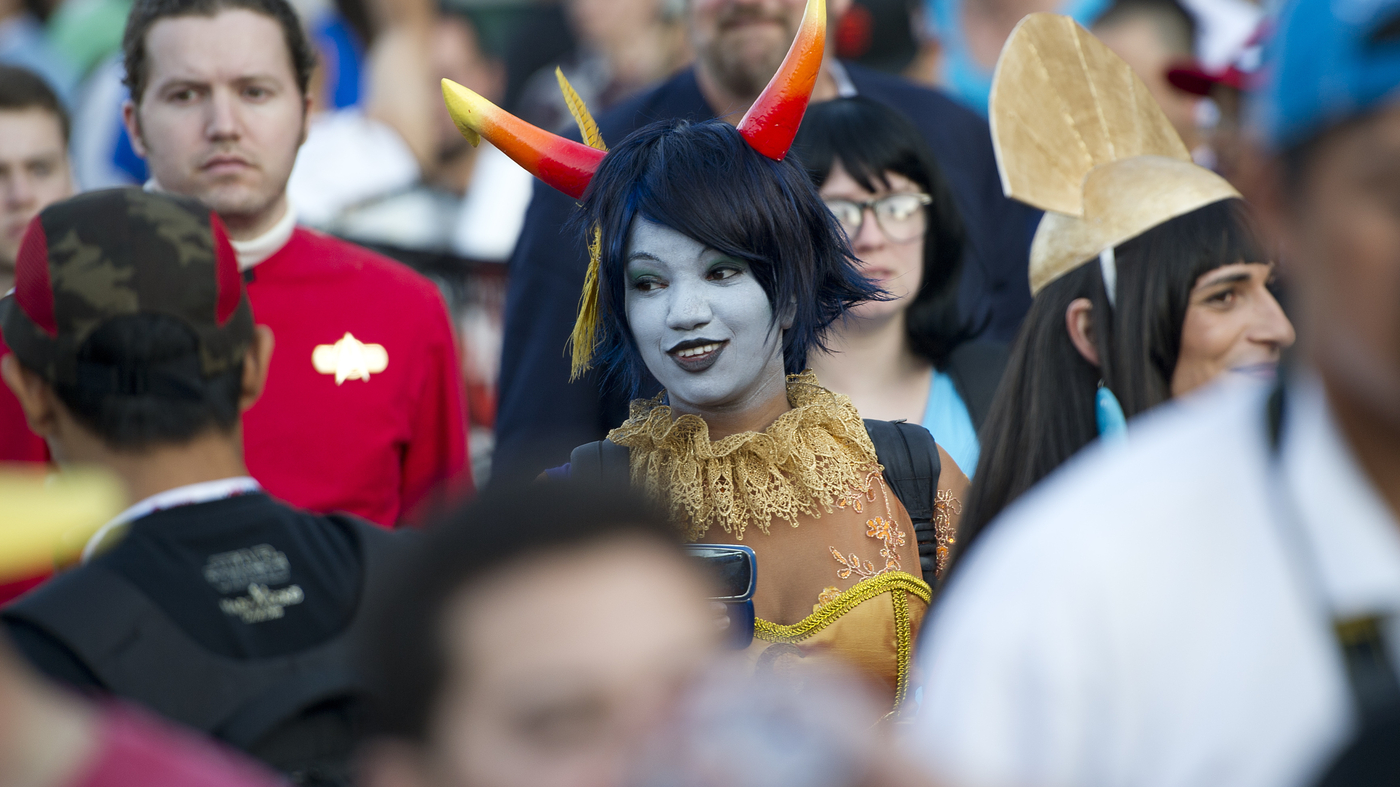 A Comic-Con Diary, Day One: Faces In The Crowd And A Book In The Middle ...