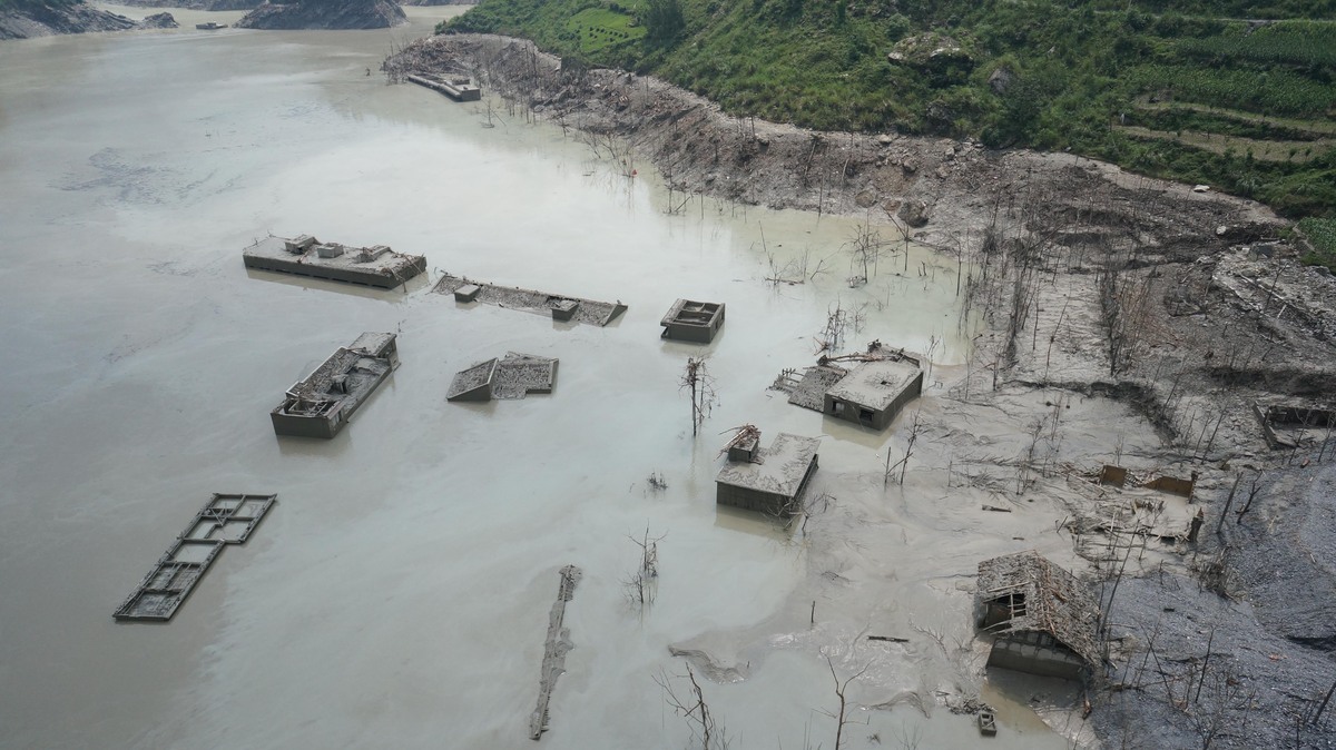5 Years After Being Covered With Water, Chinese Village Emerges : The ...