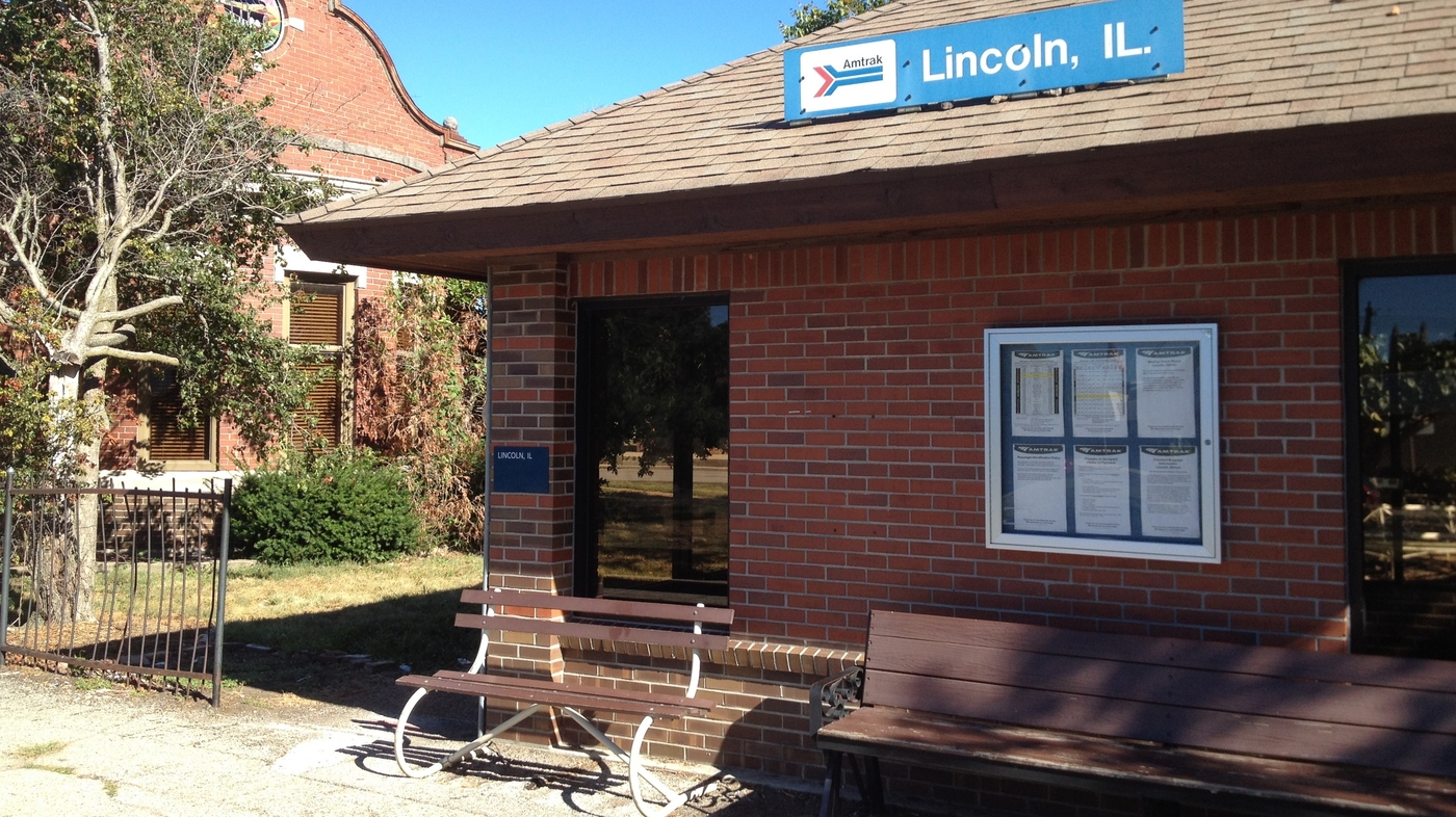 Dwindling Middle Class Has Repercussions For Small Towns : NPR