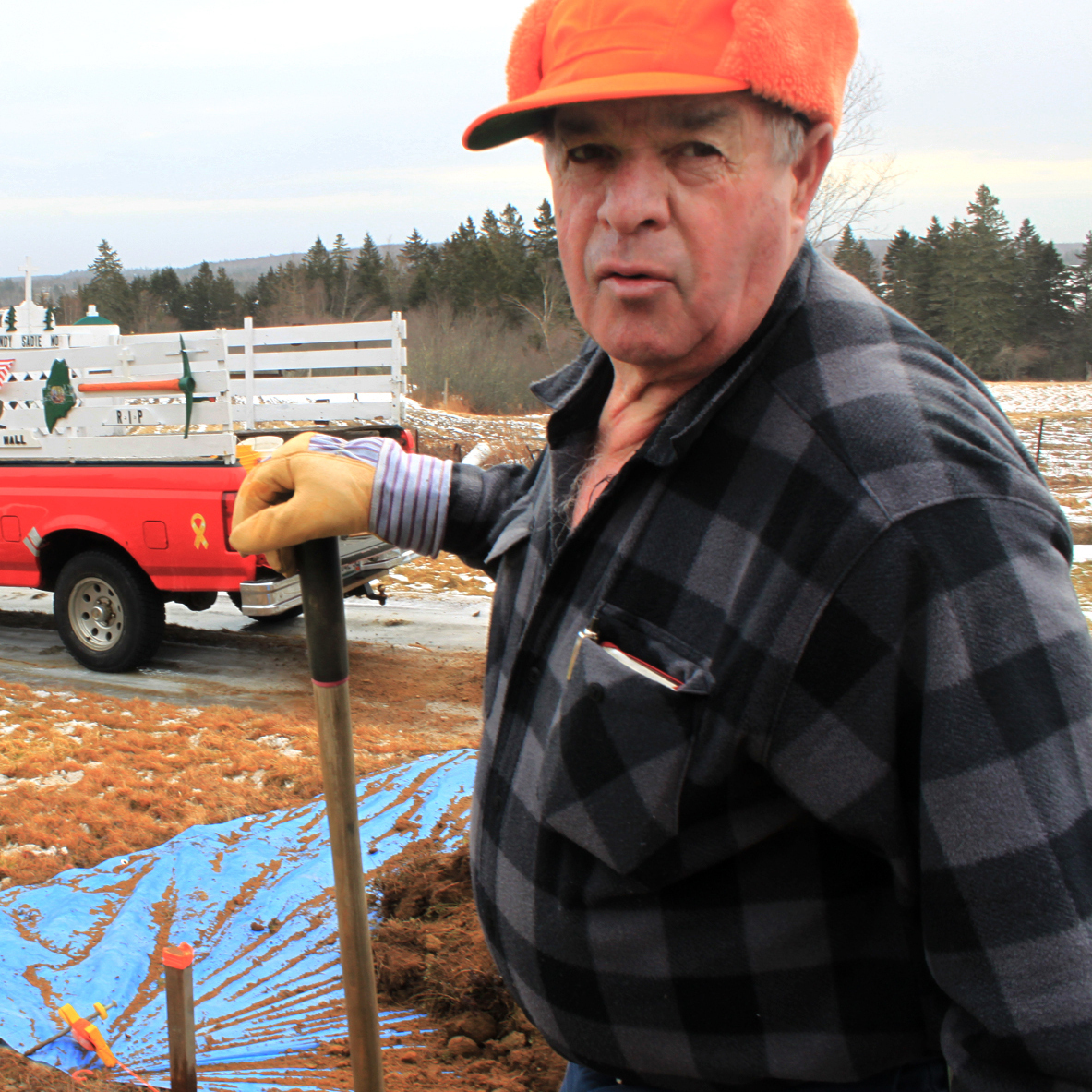 Digging Graves The Old-Fashioned Way: 'This Ain't No Easy Job' : NPR