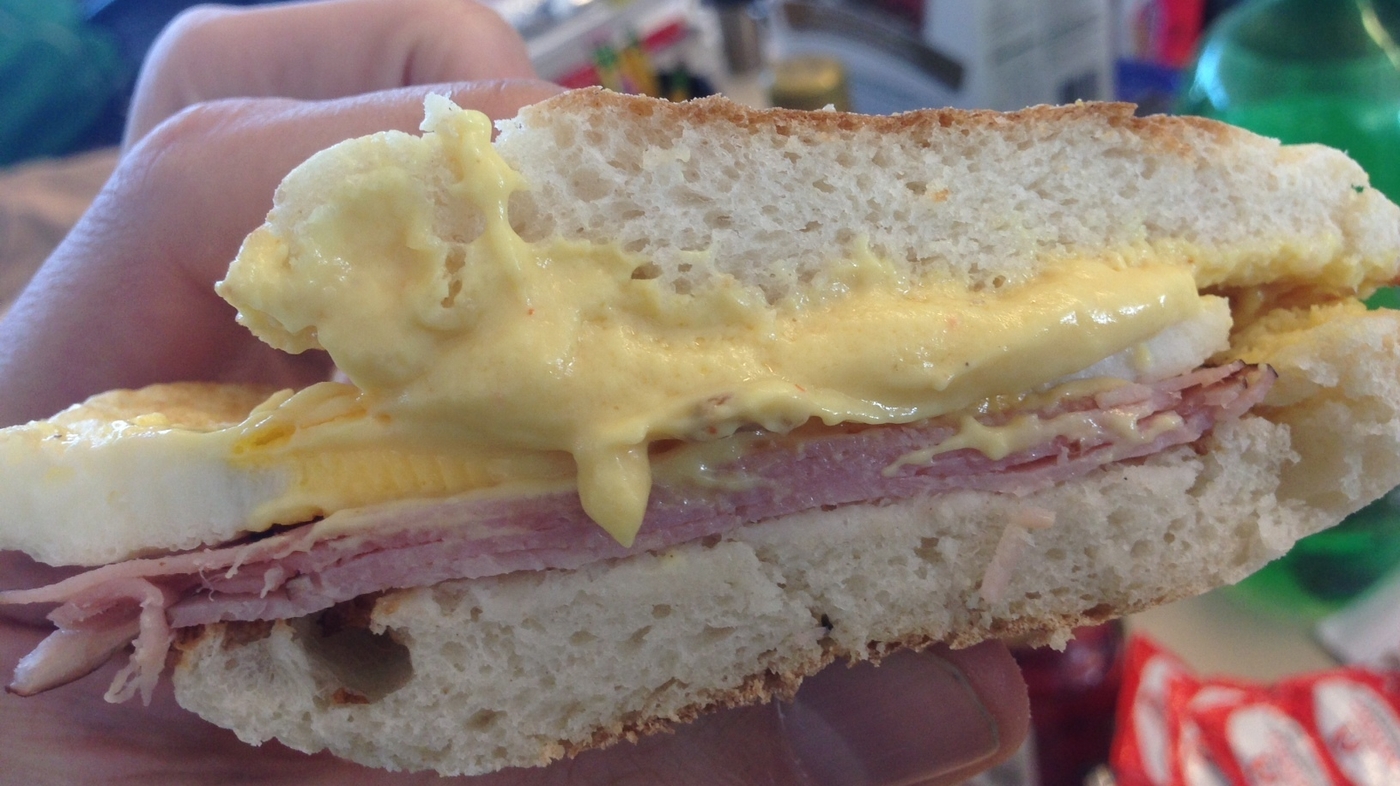 Sandwich Monday: The Dunkin' Donuts Eggs Benedict Breakfast Sandwich ...