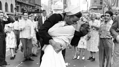 Man Widely Known As The 'Kissing Sailor' In 1945 V-J Day Photo Dies ...