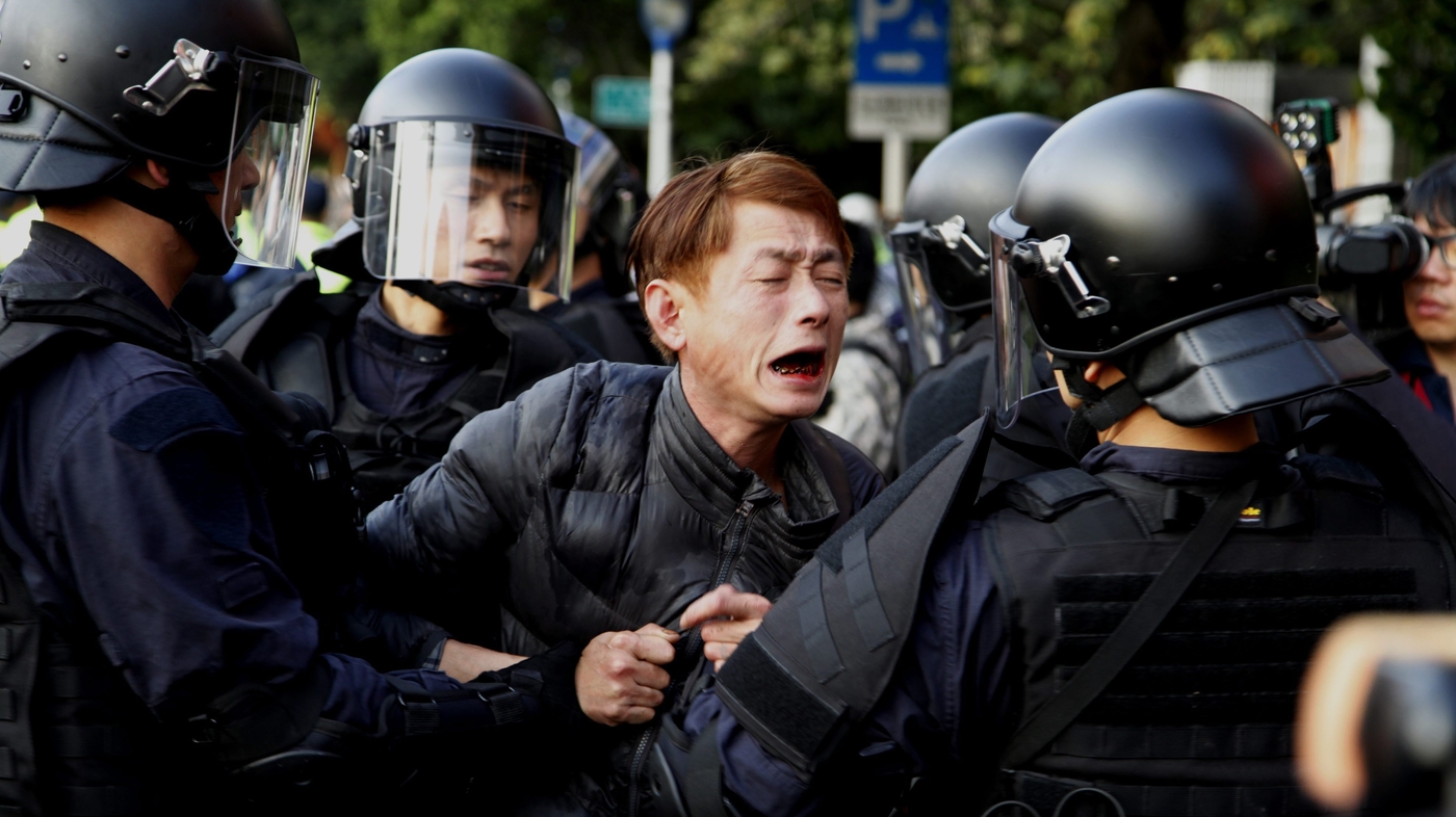In Taiwan, Police Evict Protesters From Government Building : The Two ...