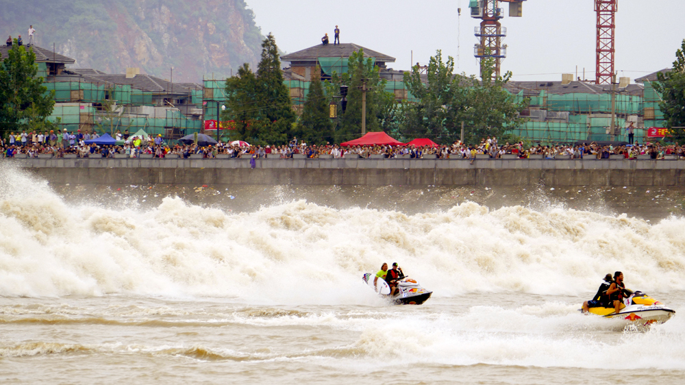 Riding The 'Silver Dragon,' Surfers Tame China's 10-Foot River Waves ...