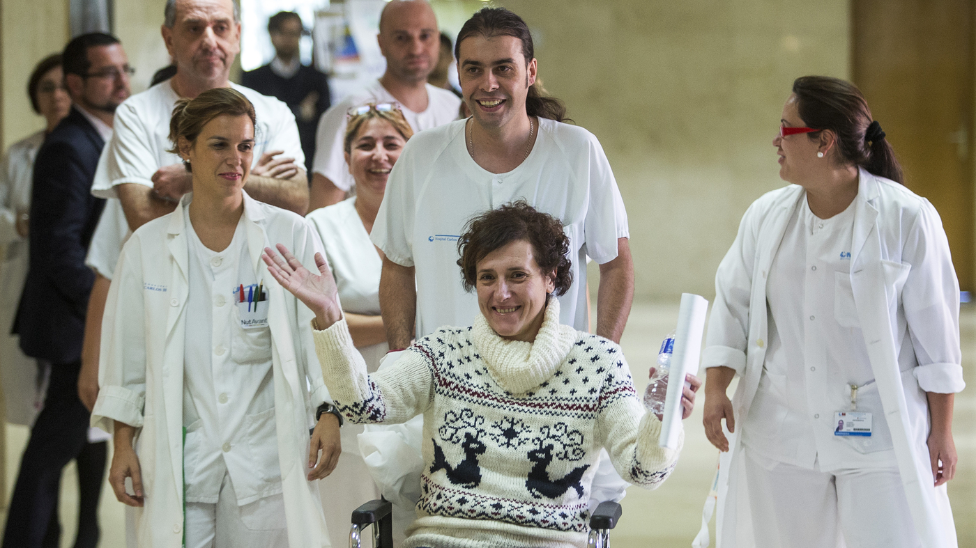 Spanish Nursing Assistant, Cured Of Ebola, Leaves Hospital : The Two ...
