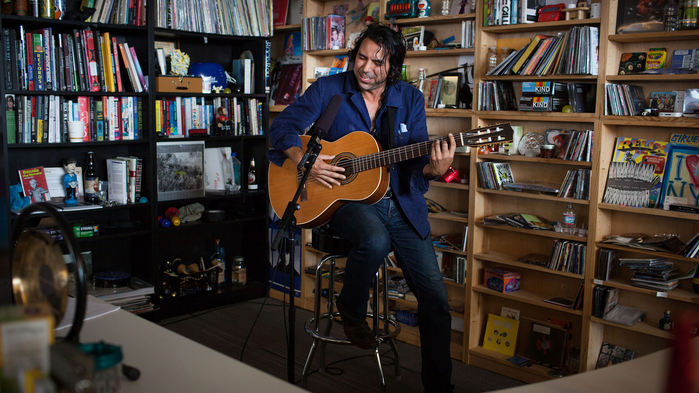 Davíd Garza: Tiny Desk Concert : NPR