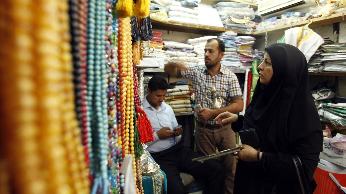 With Shopping, Holy Sites, Najaf Offers Respite From Iraq's Violence ...