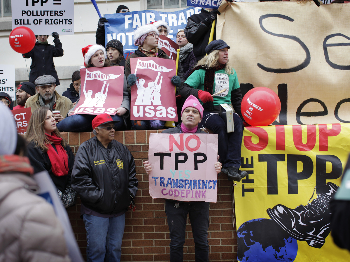 Some Liberals And Tea Partiers Unite To Oppose Trade Deals : NPR