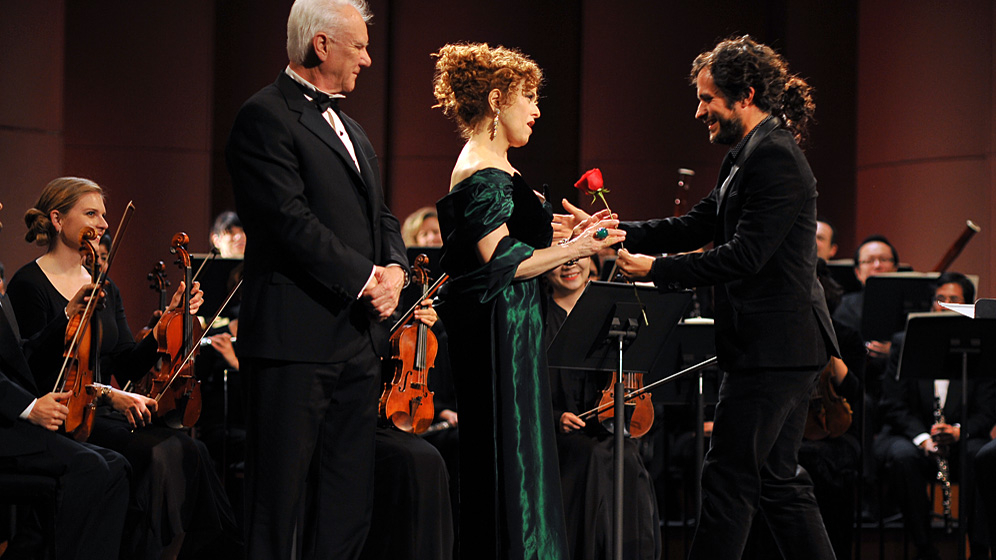 What We Love And Hate About 'Mozart In The Jungle' : Deceptive Cadence ...