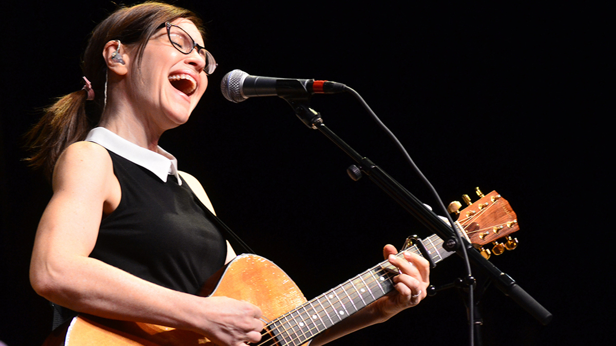 Lisa Loeb On Mountain Stage : NPR