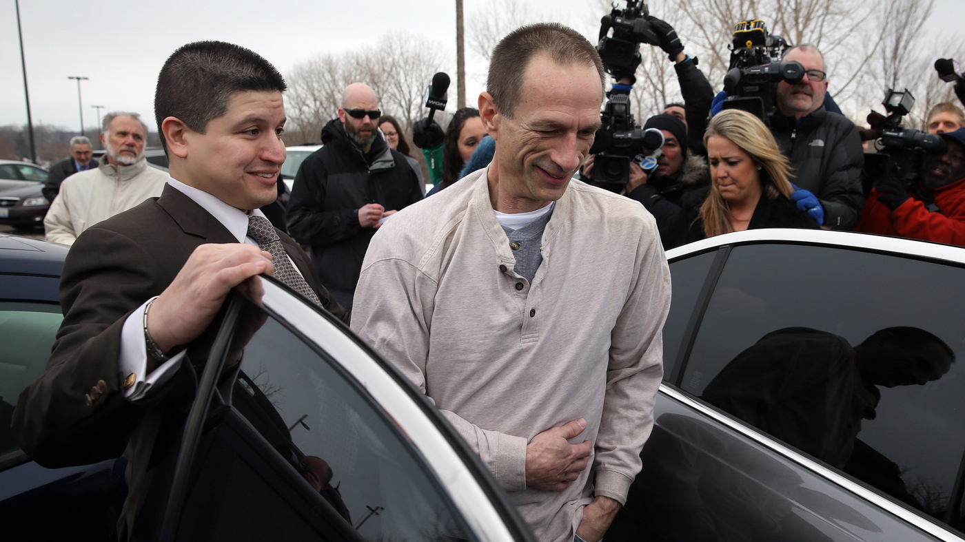 DNA Evidence Frees Illinois Man Convicted Of Rape, Murder In 1984 : The ...