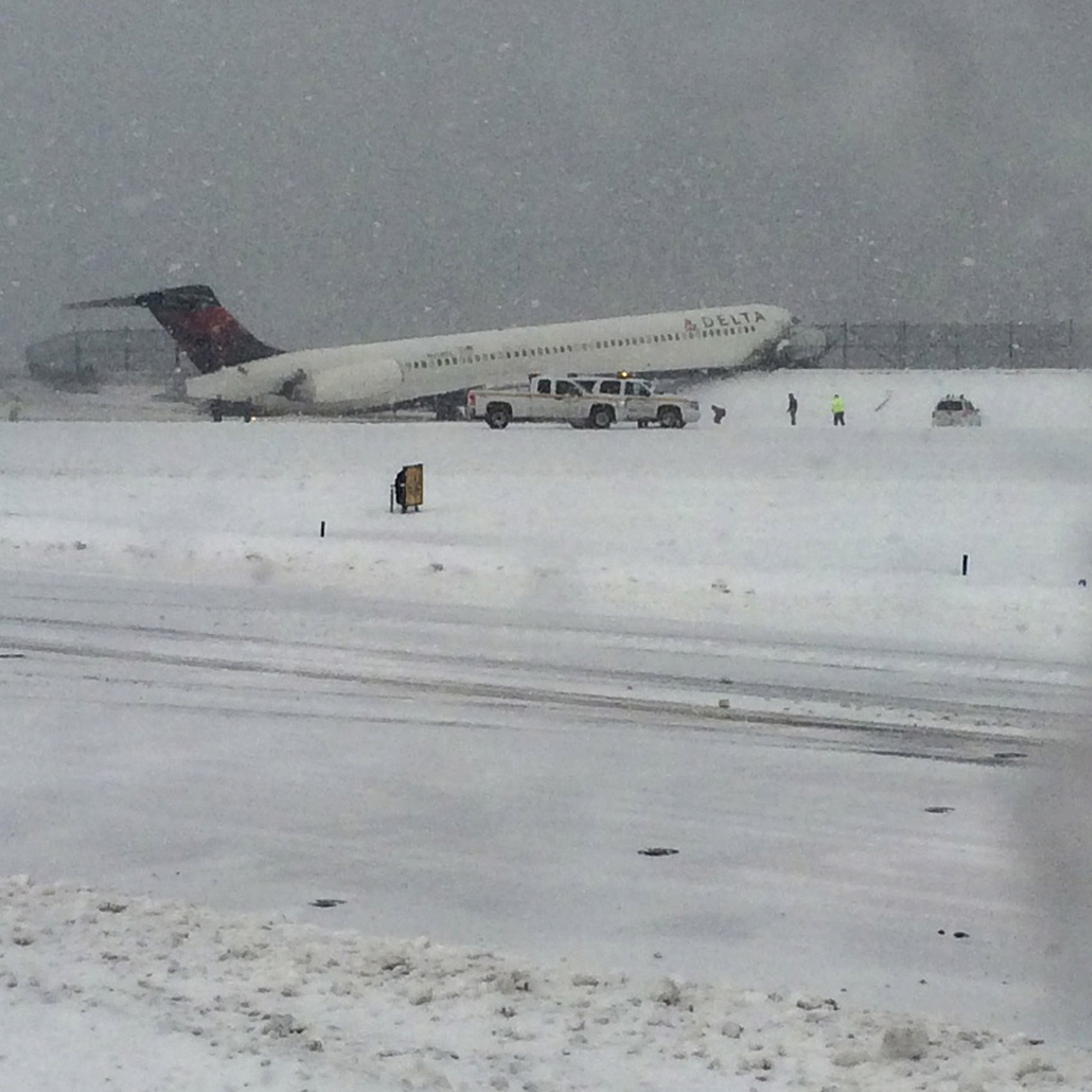Plane Skids Off Runway At New York's LaGuardia; 6 Injured | NCPR News