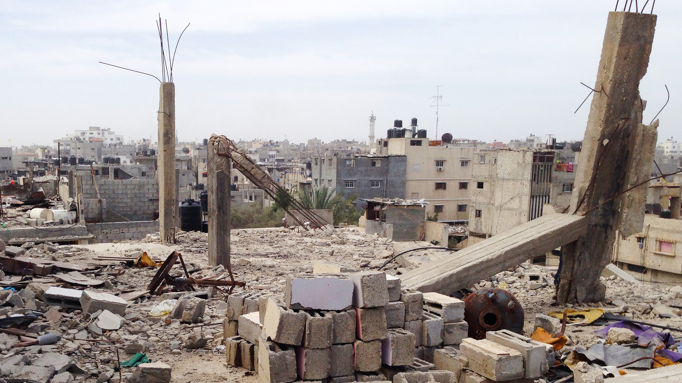 With Few Choices, Gaza Family Makes Bombed-Out Shell Its Home ...