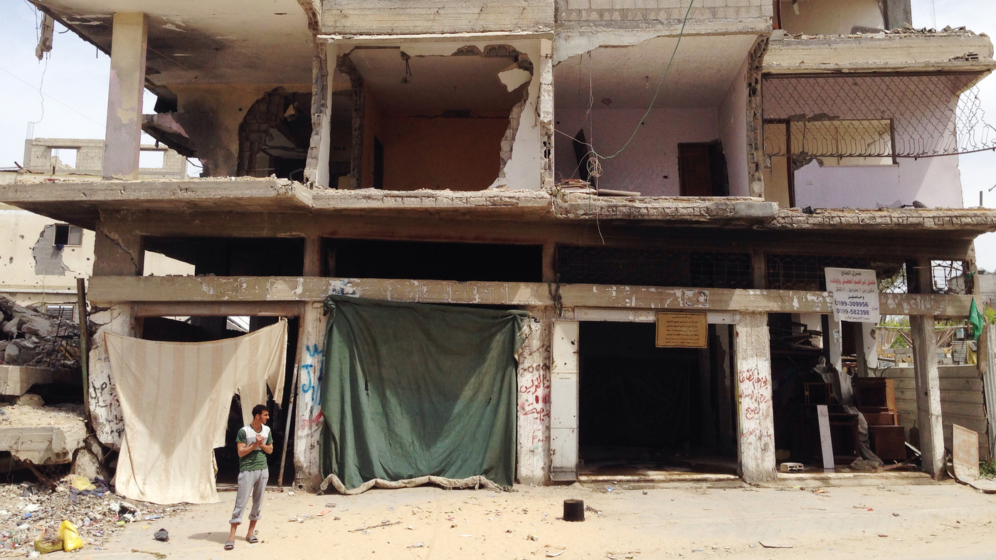 With Few Choices, Gaza Family Makes Bombed-Out Shell Its Home ...