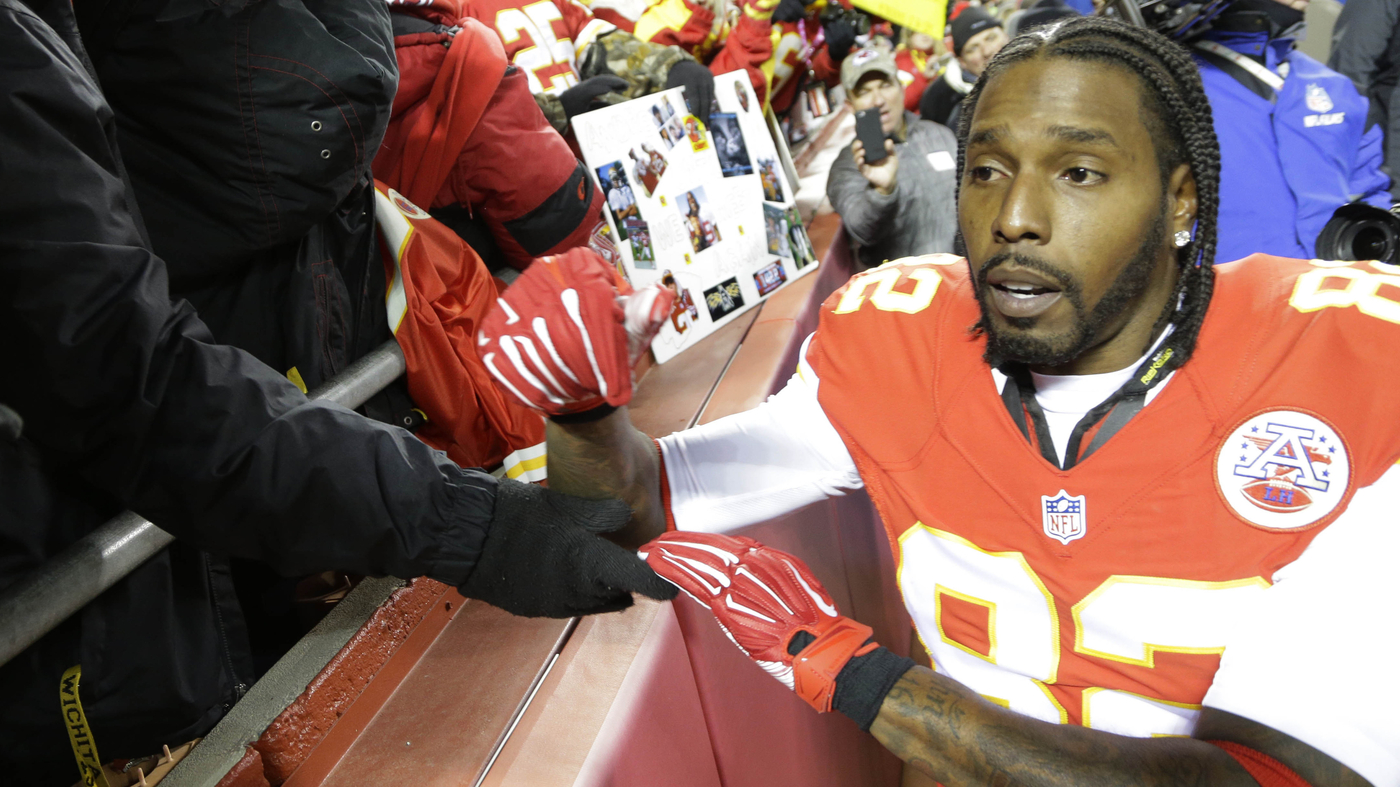 Dwayne Bowe, A Former Chief, Flies To Kansas City For Fan's Funeral ...