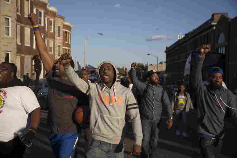 As Curfew Goes Into Effect, Baltimore Police Clear Defiant Crowds : The ...