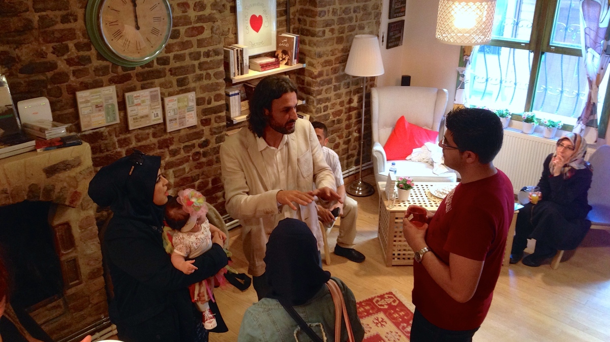 Istanbul Bookstore Caters To Syrian Refugees In Need Of A Good Read ...