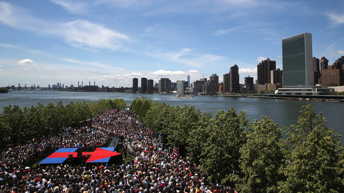 Bernie Sanders Just Drew A Huge Crowd. How Does It Measure Up? : It's ...