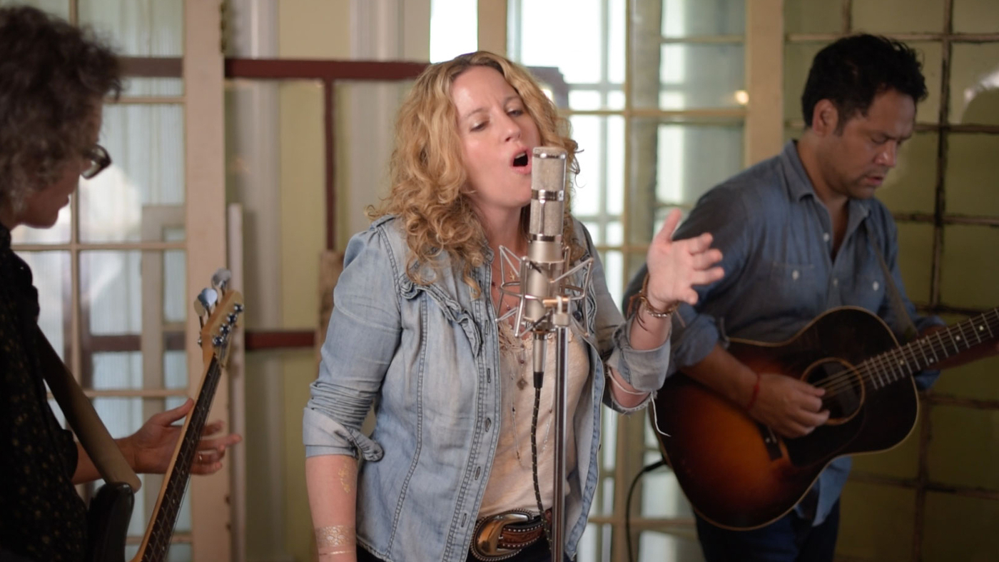 Amy Helm & the Handsome Strangers, "Rescue Me" : NPR