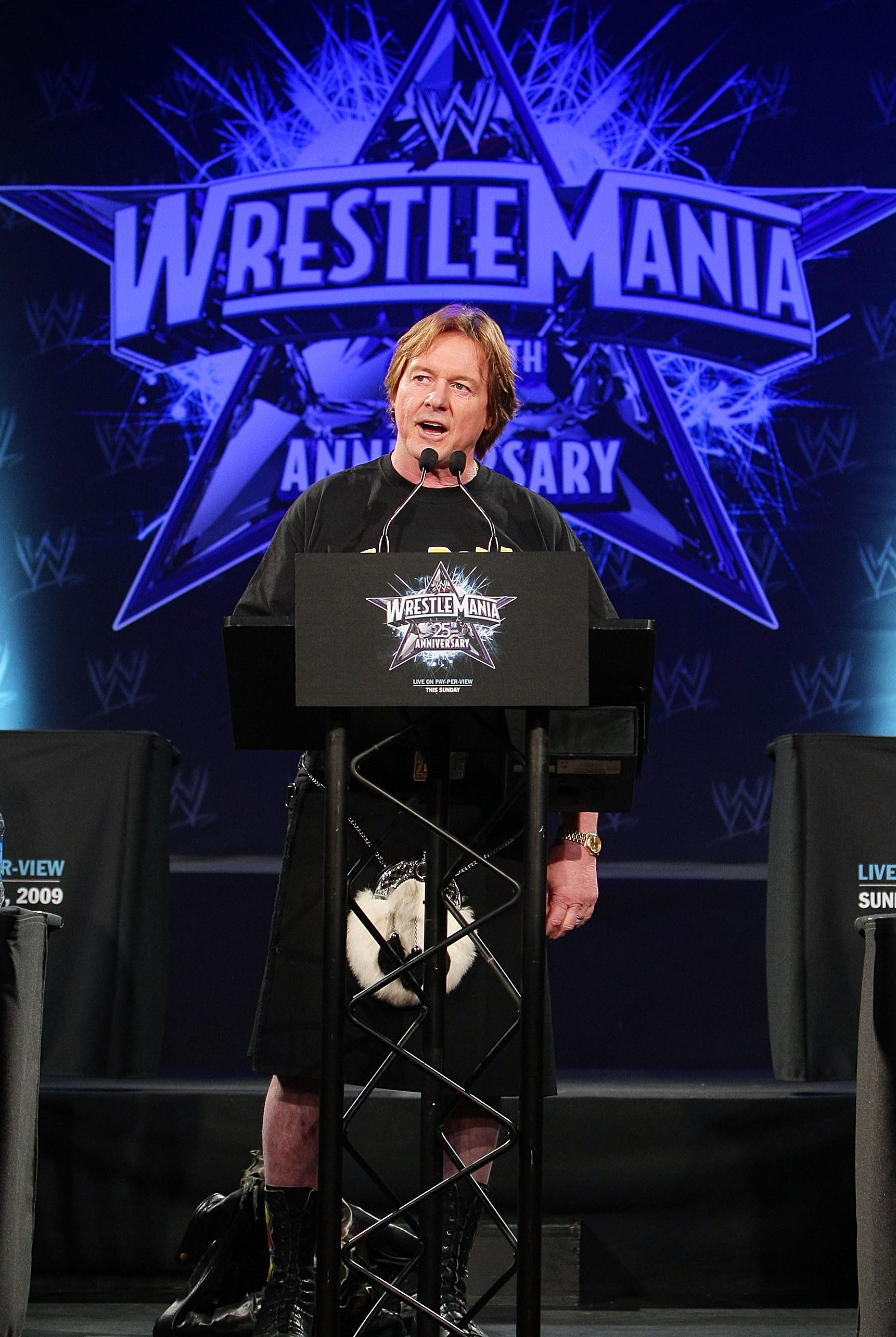Professional Wrestling World Mourns Longtime Star 'Rowdy' Roddy Piper ...