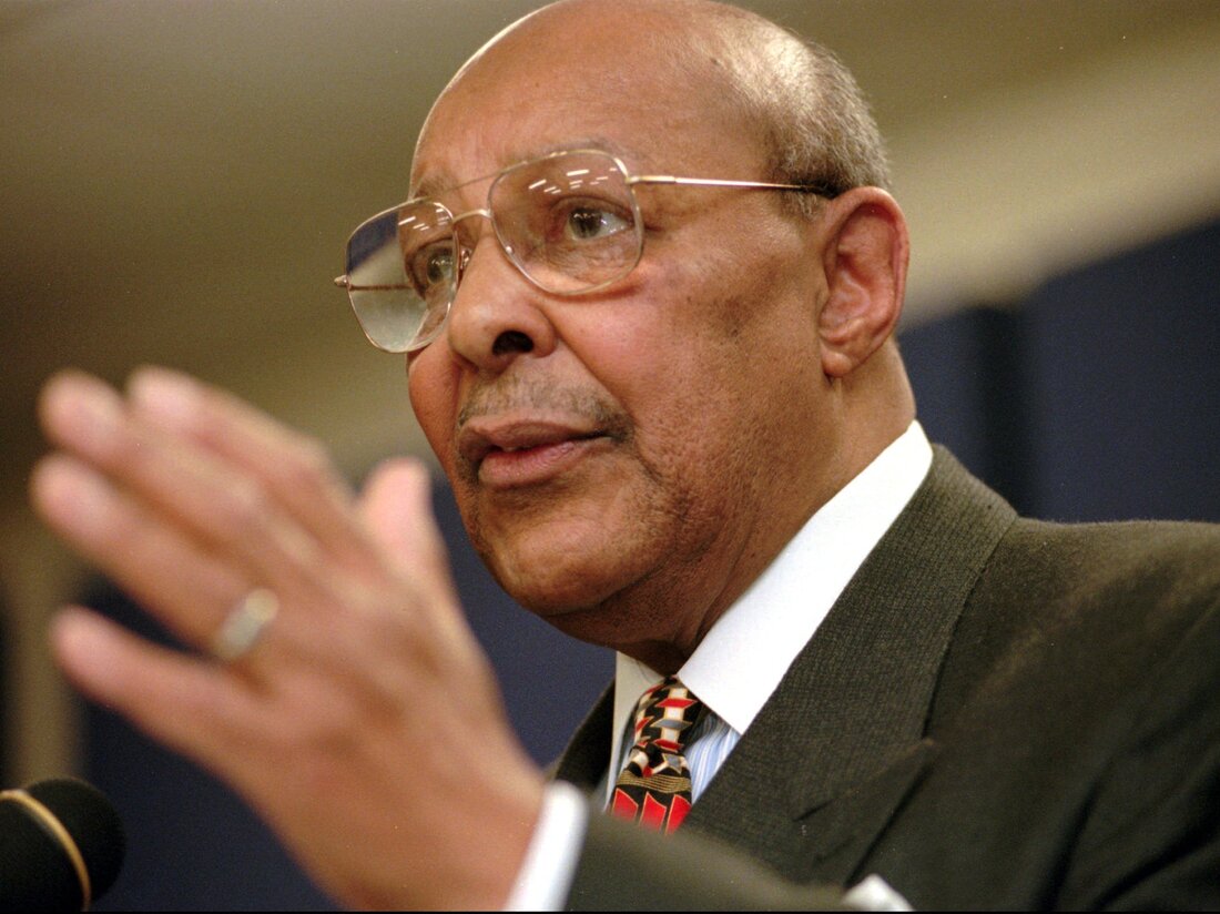 Louis Stokes, Ohio's First African-American U.S. Congressman, Dies At ...