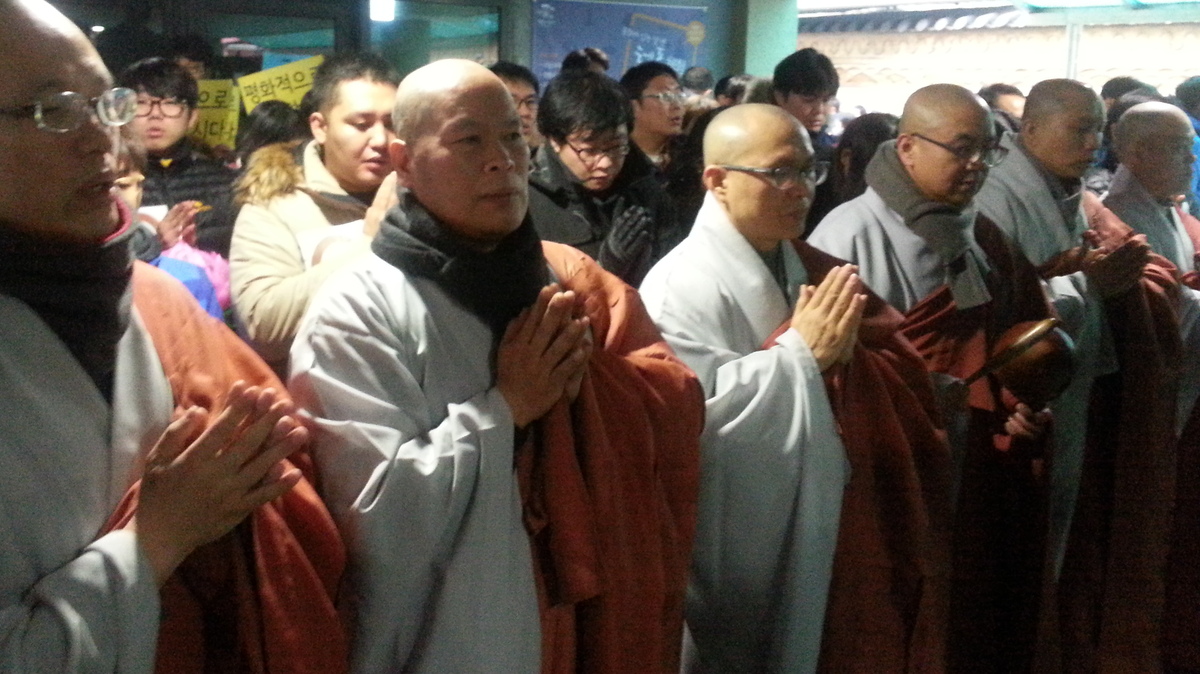 In Seoul, A Showdown Ends Between Police And Buddhist Monks : The Two ...