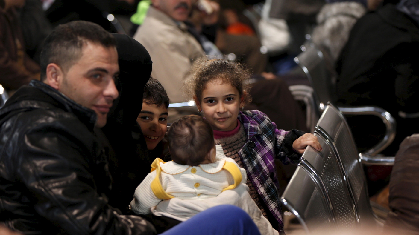 As Syrian Refugees Reach Canada, Many Are Pitching In : Parallels : NPR
