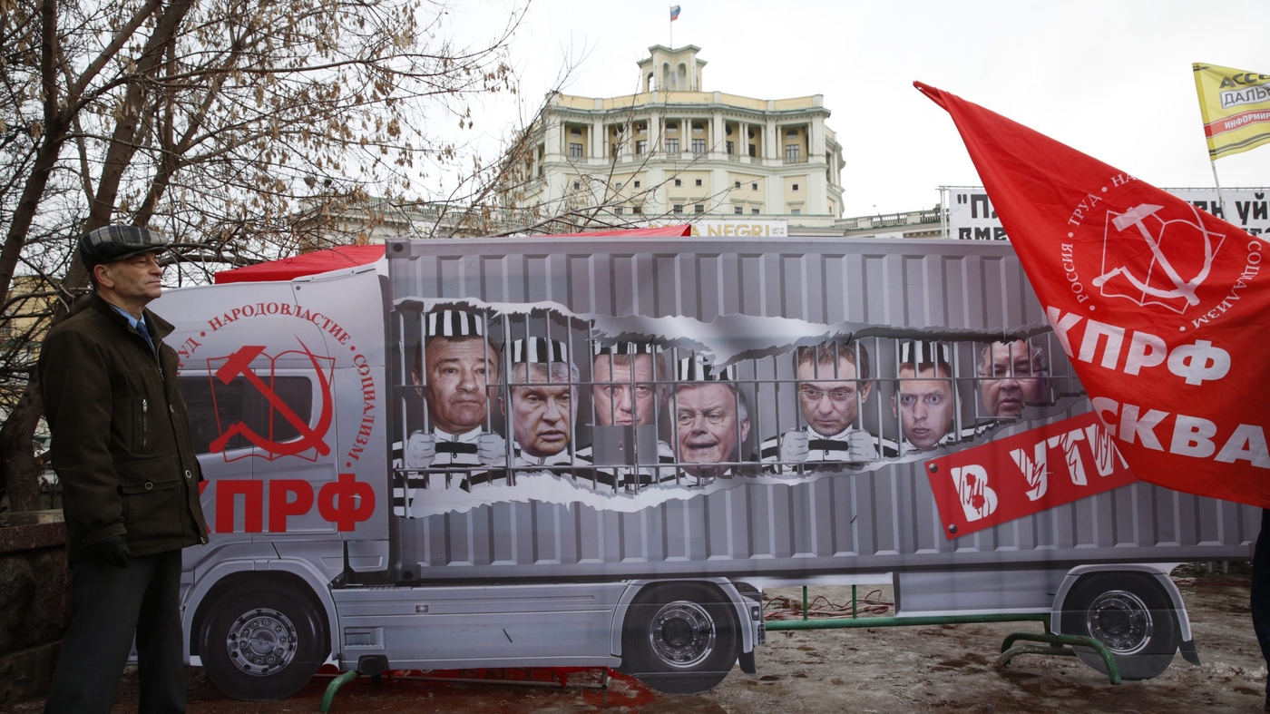 In A Rare Protest, Russian Truckers Rally Against Putin's Highway Tax ...