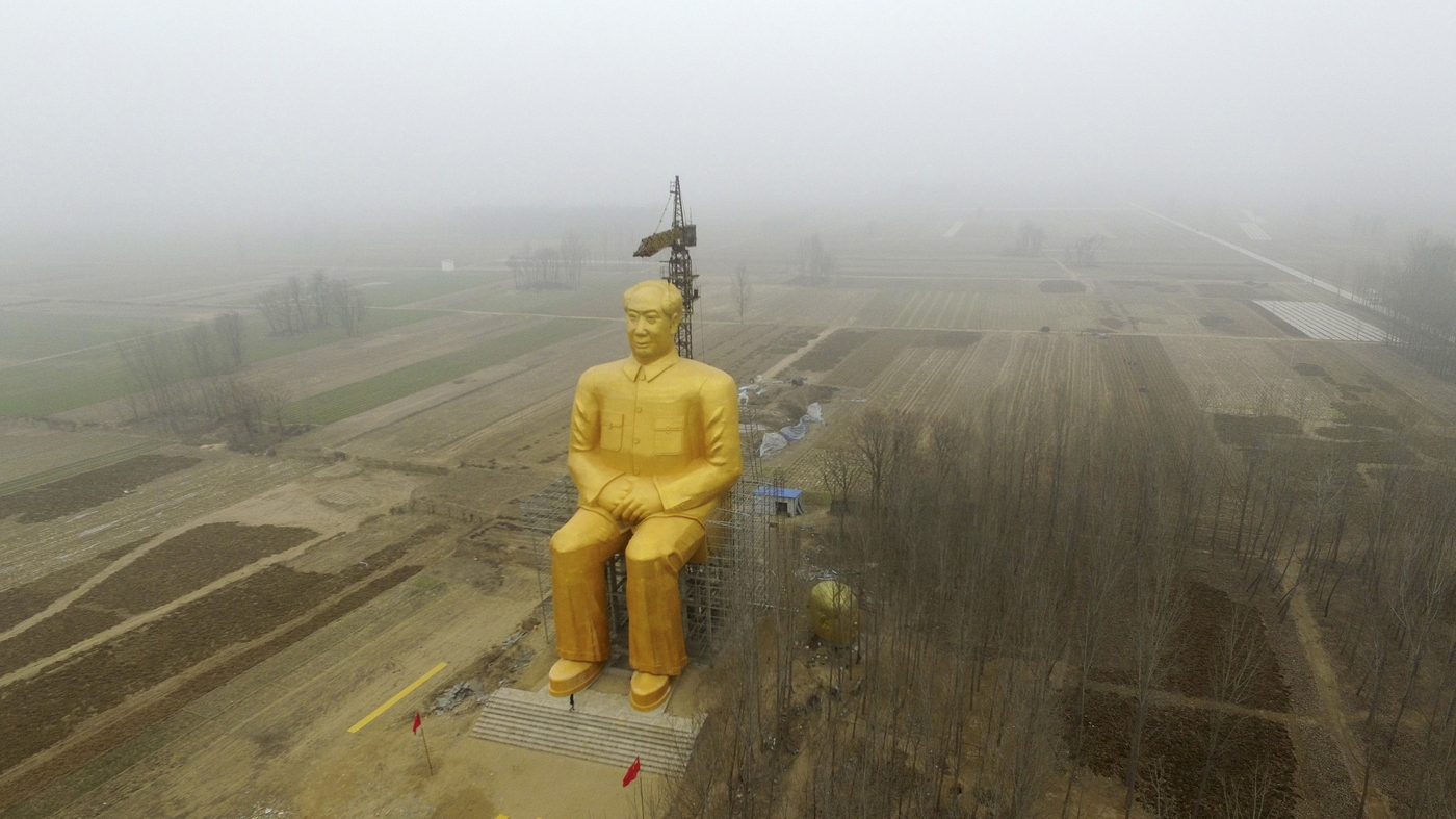 In Remote Field In China, There's Now A Giant Golden Statue Of Mao ...