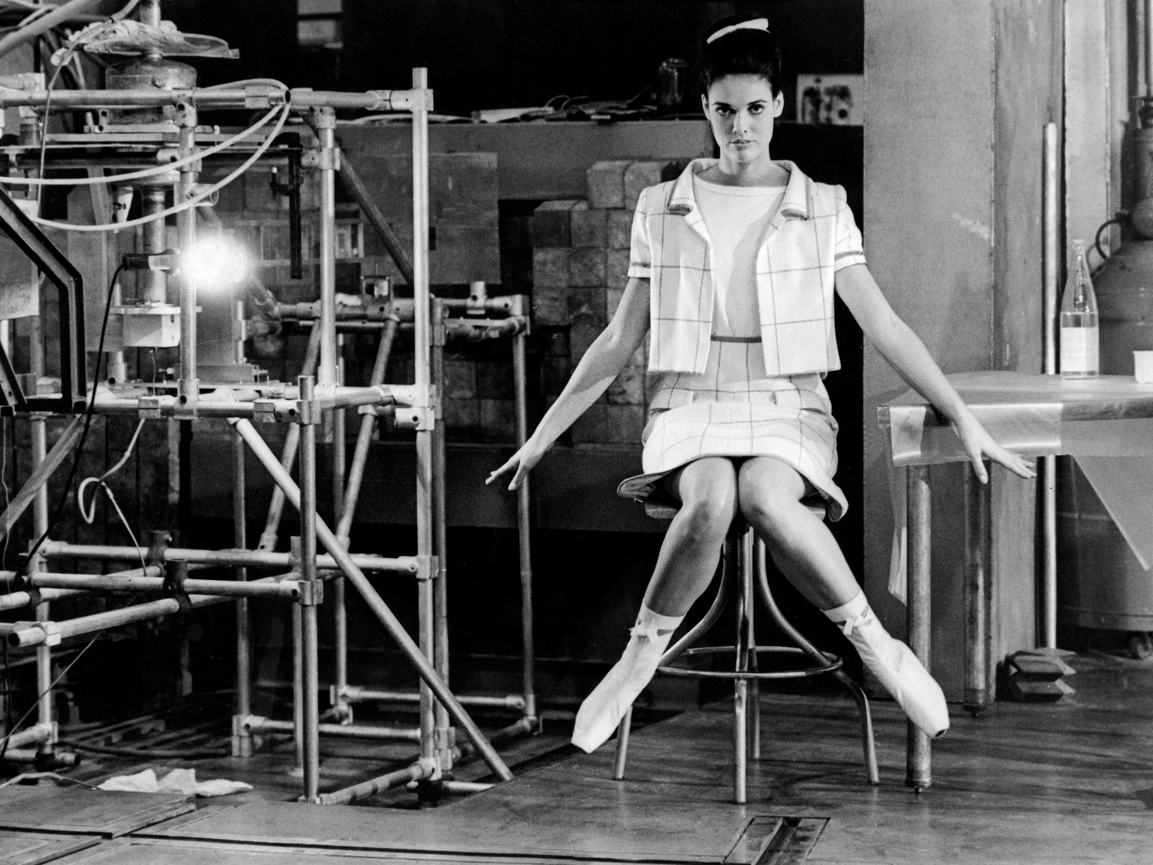 Designer André Courrèges, Master Of Miniskirts And Go-Go Boots, Dies ...