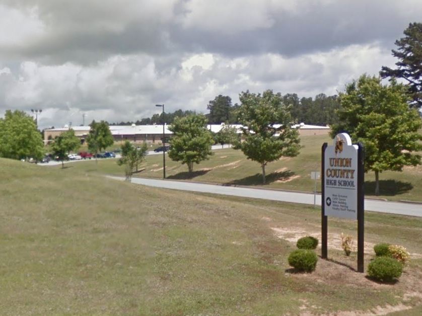Student Petition Supports Teacher Who Resigned Over Racy Photos Taken ...