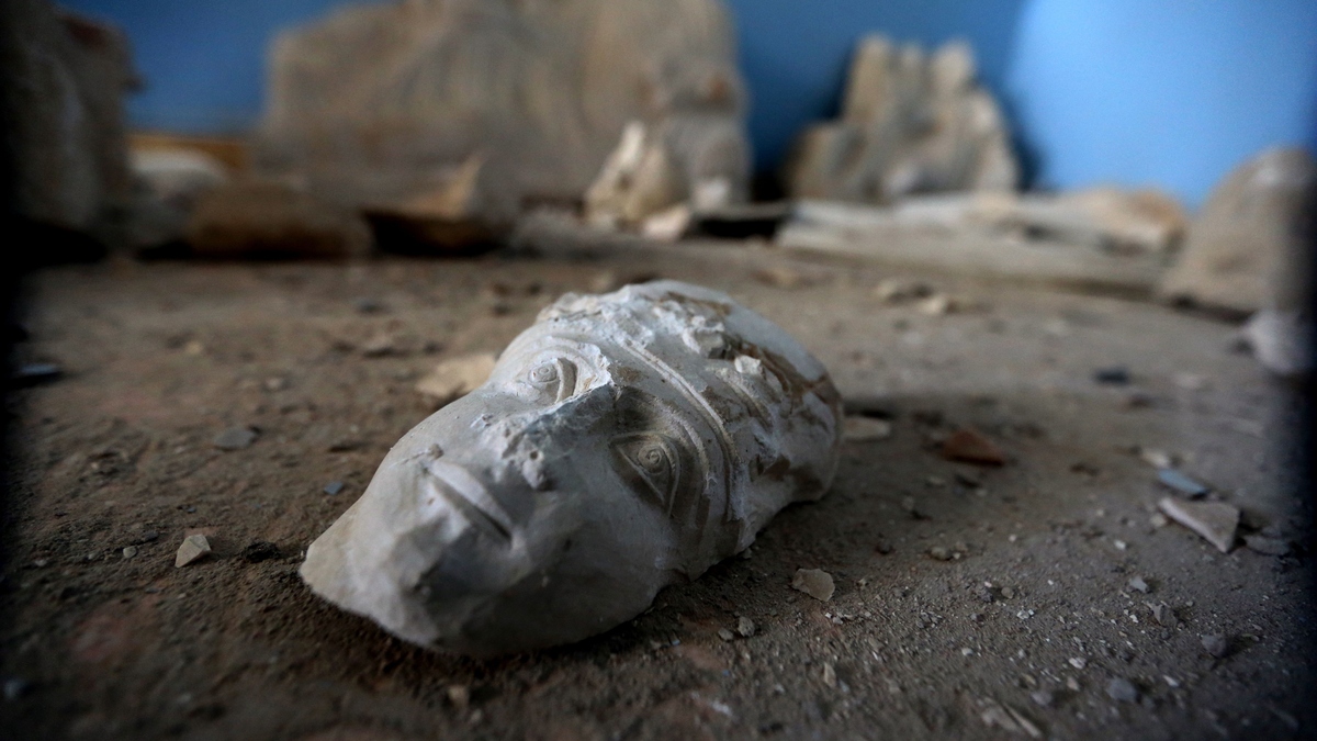 In Palmyra, Islamic State Left Behind Mass Grave, Destroyed Monuments ...