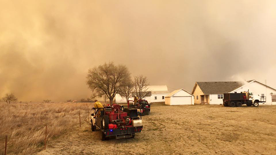 WATCH: Journalists Rescue Road Grader Operator From Oklahoma Wildfire ...