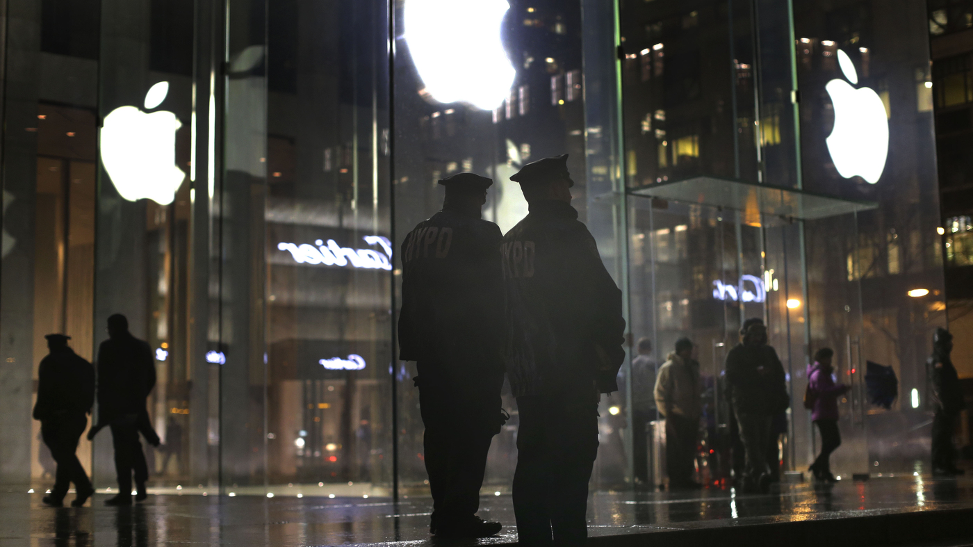 Apple-Justice Department Standoff Over iPhone Access Goes On, In New ...